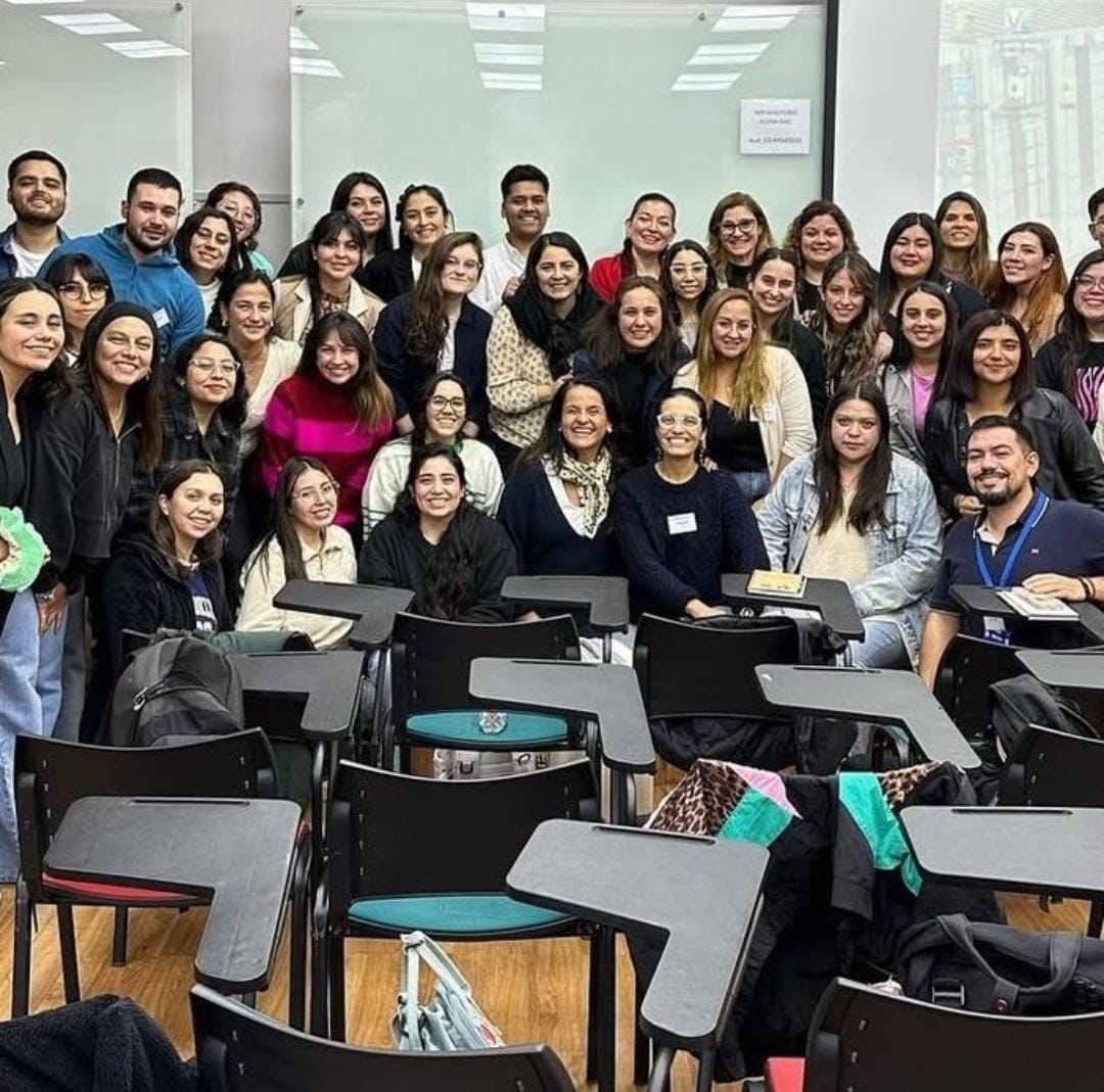 Fonoaudióloga Daniela Guzmán expone en seminario de M.O. de la Universidad de Chile